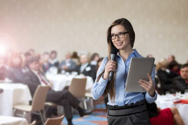 Les 5 règles pour faire un discours percutant - Nell et Associés